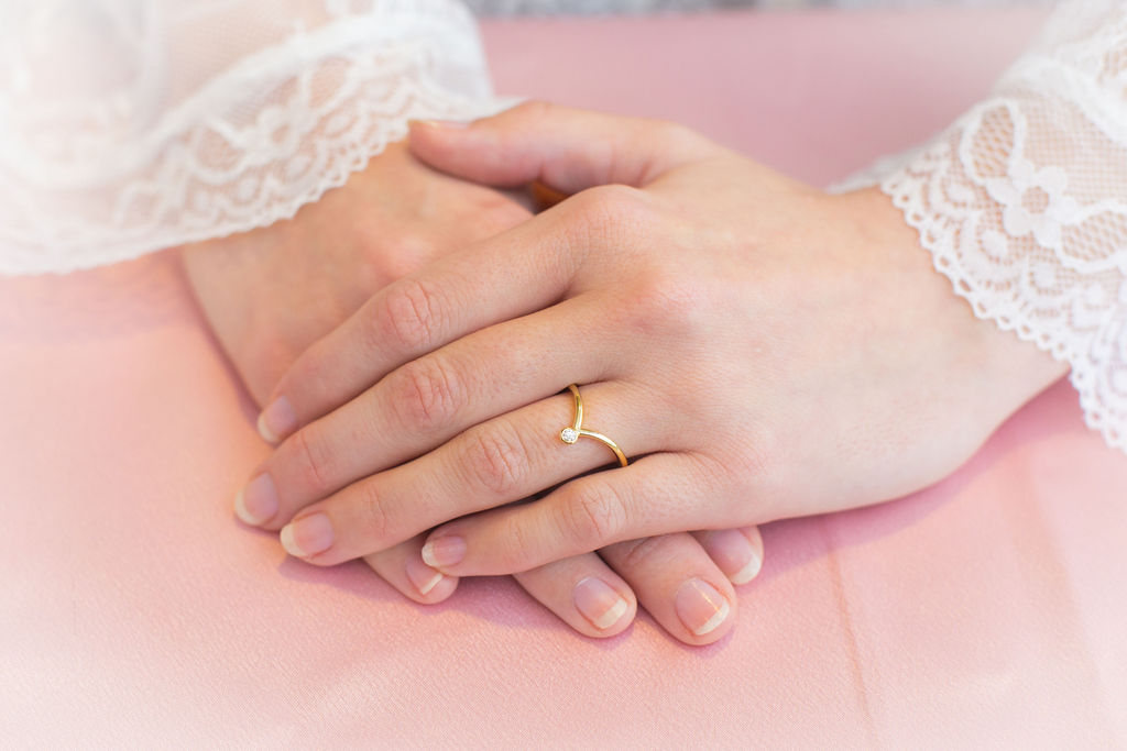 YELLOW GOLD DIAMOND V RING - Argo & Lehne Jewelers