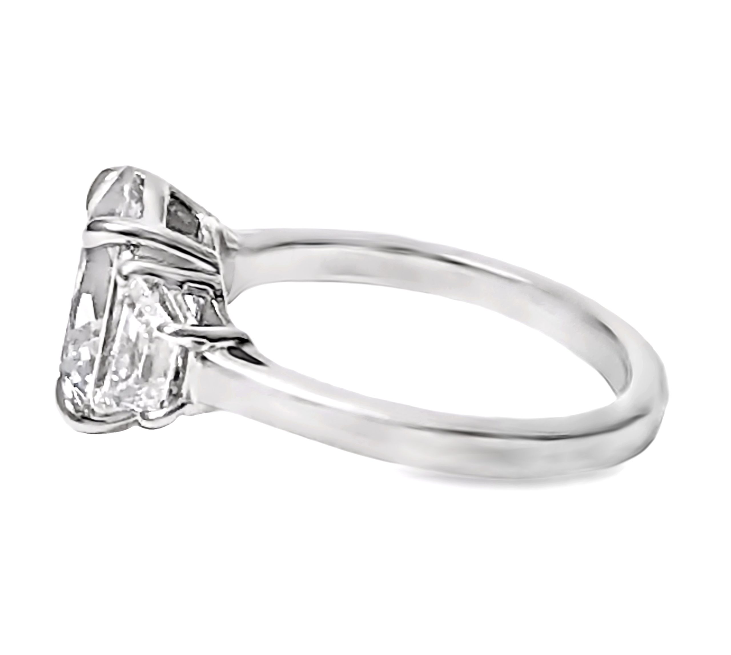 ENGAGEMENT STYLE RING WITH OVAL & TRAPEZOID STONES - Argo & Lehne Jewelers
